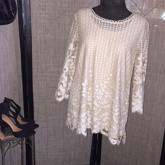 Isaac Mizrahi | Tops | Isaac Mizrani Live Beigewhite Lace Layered Top ...